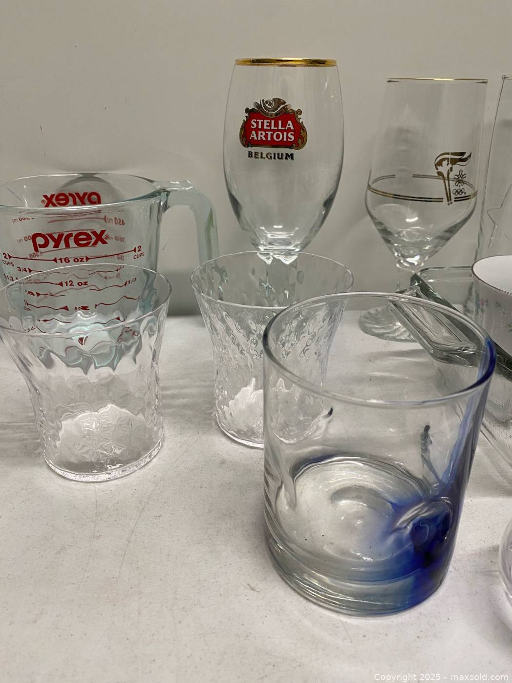 Pyrex Measuring Cups, Beer, Wine & Mixed Glassware | Maxsold