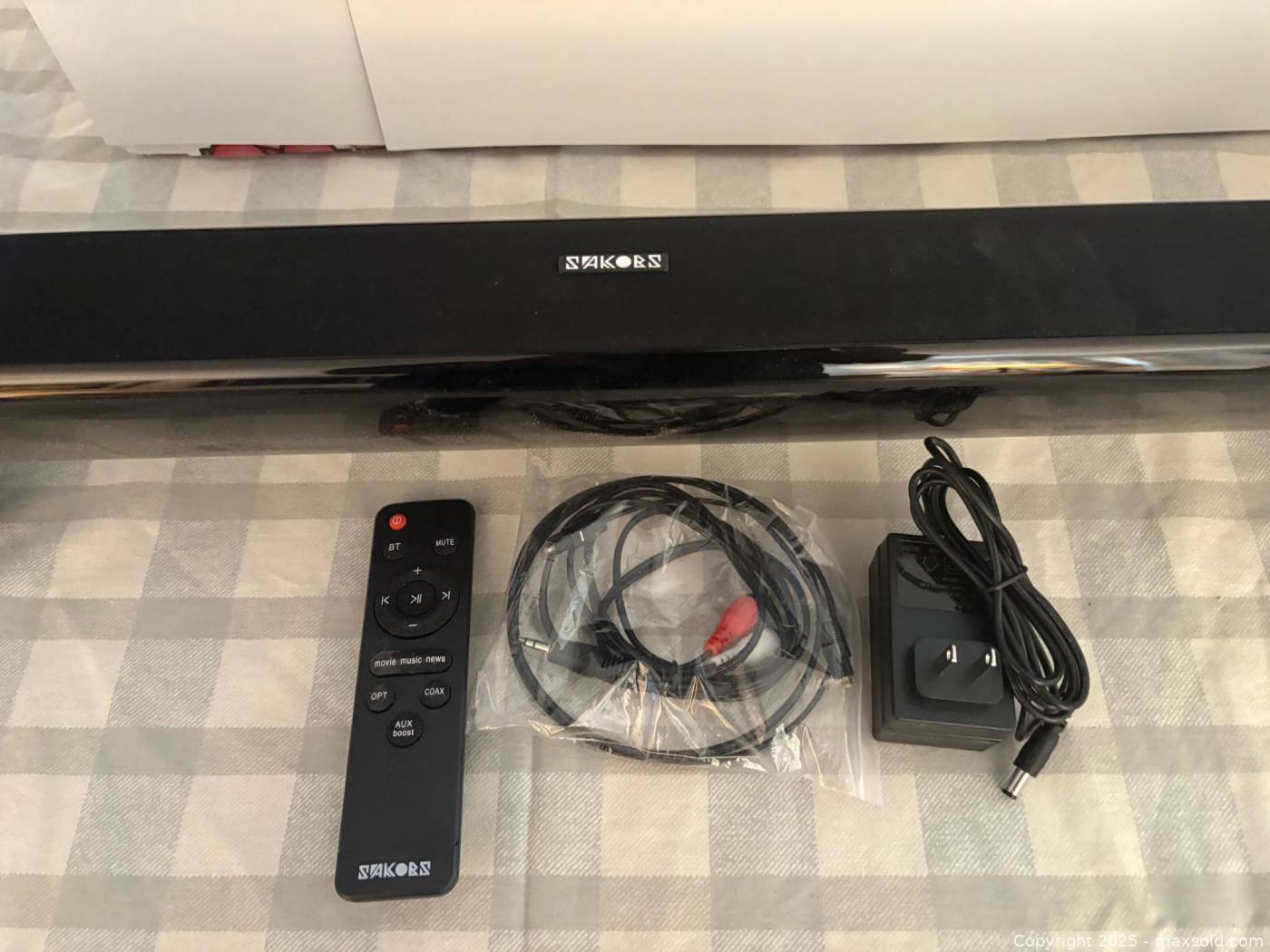 SAKOBS soundbar with remote and cables | Maxsold