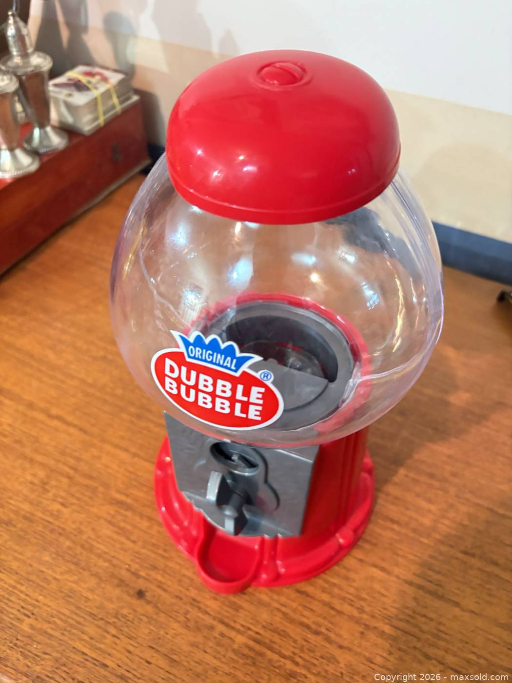 Dubble Bubble countertop gumball dispenser | Maxsold