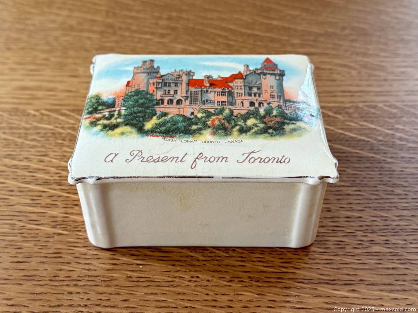 Bovey Pottery Casa Loma ceramic trinket box | Maxsold