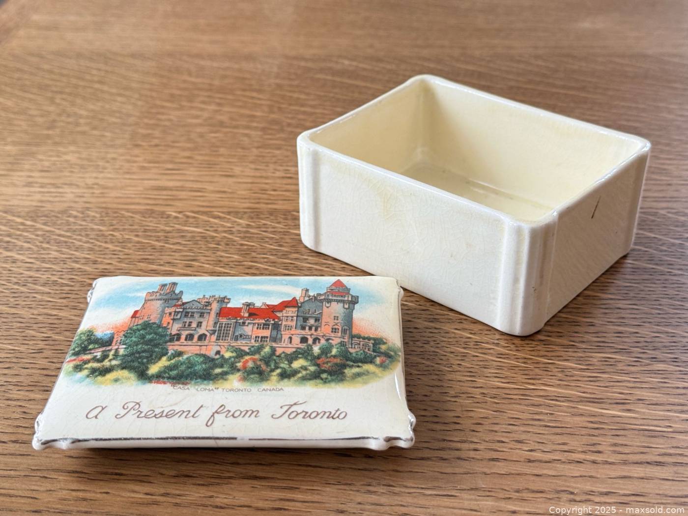 Bovey Pottery Casa Loma ceramic trinket box | Maxsold