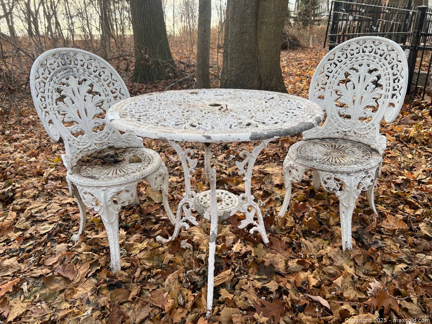 Vintage painted aluminum bistro patio set | Maxsold