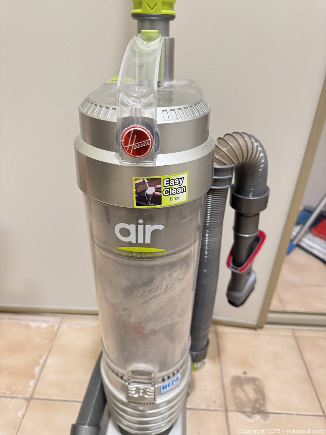 Hoover Air bagless upright vacuum | Maxsold