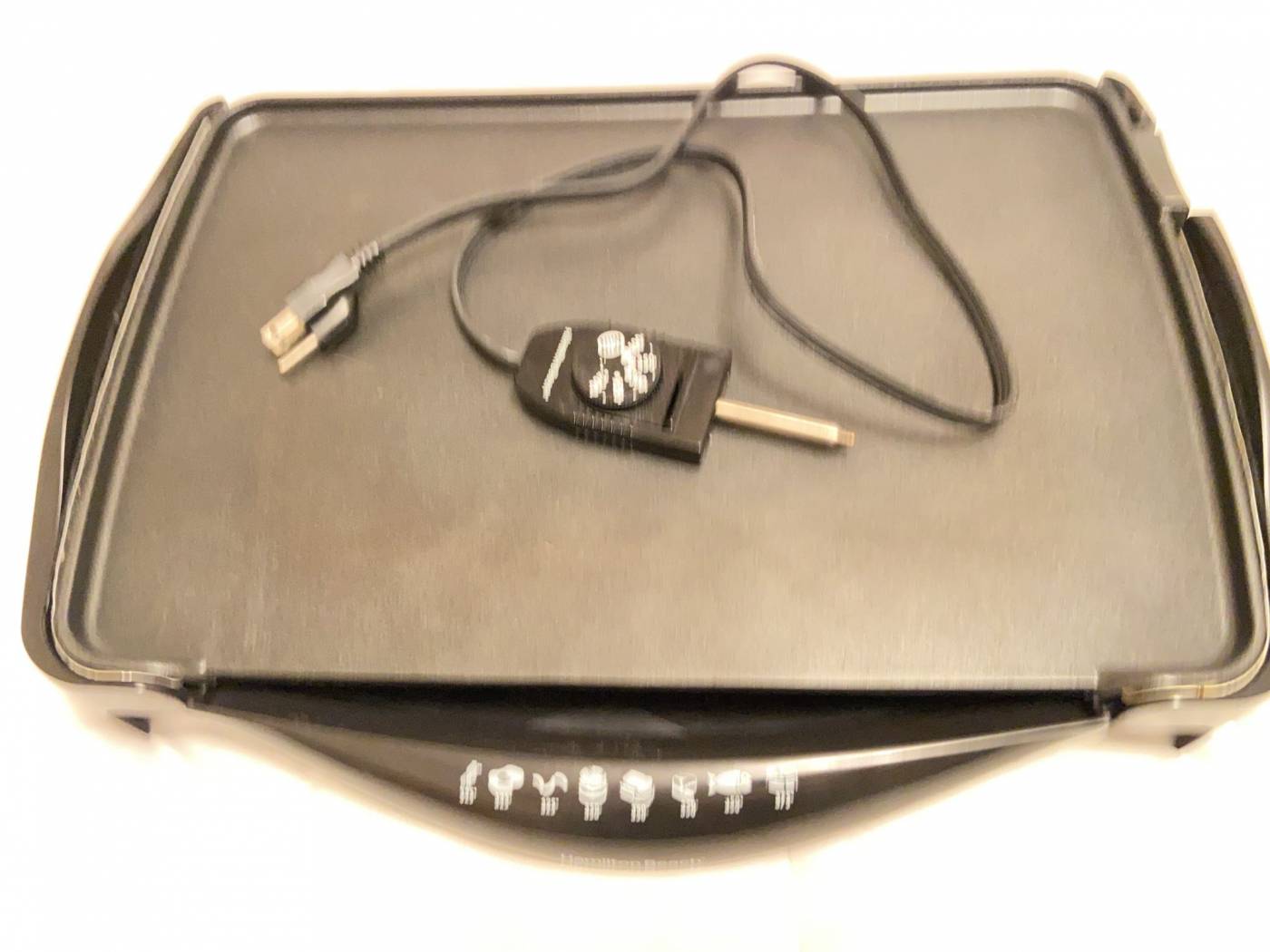 Hamilton Beach StepSavor electric griddle | Maxsold