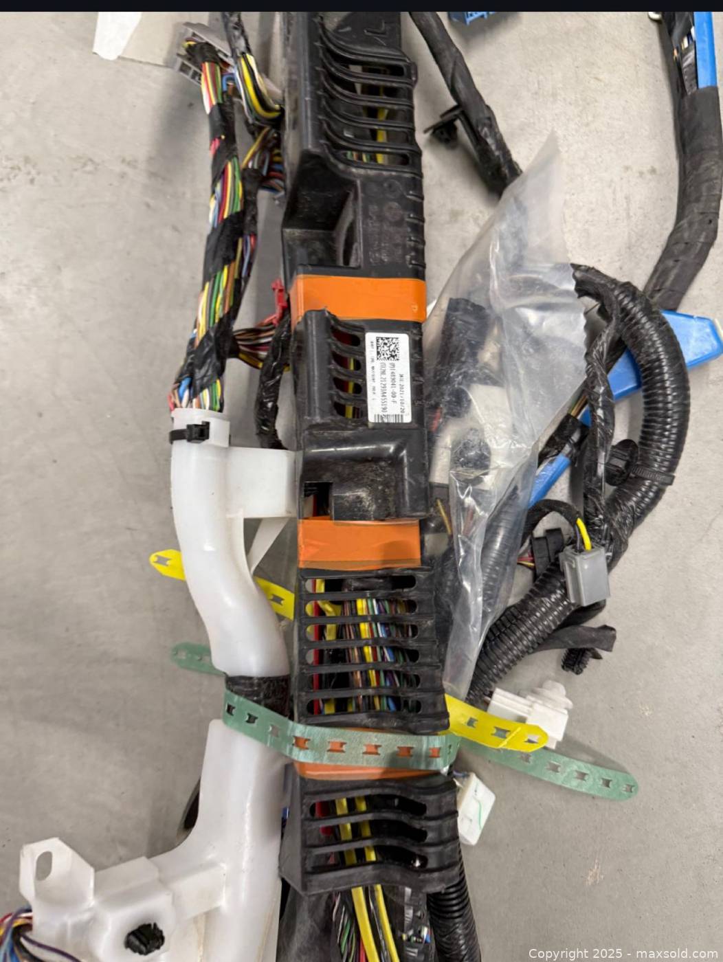 Tesla Model S front body wiring harness | Maxsold