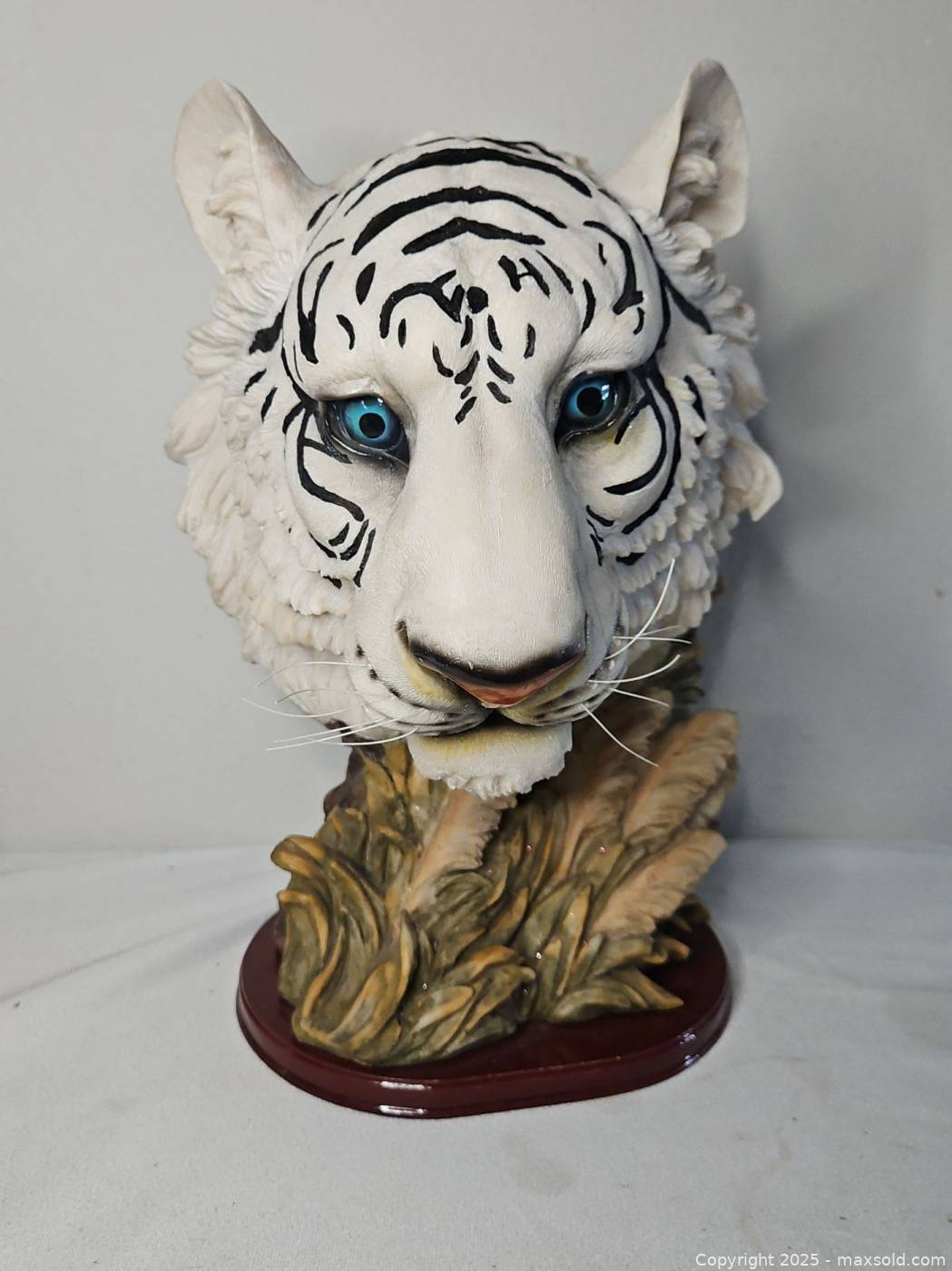 Hand painted white tiger head statue 15 in | Maxsold