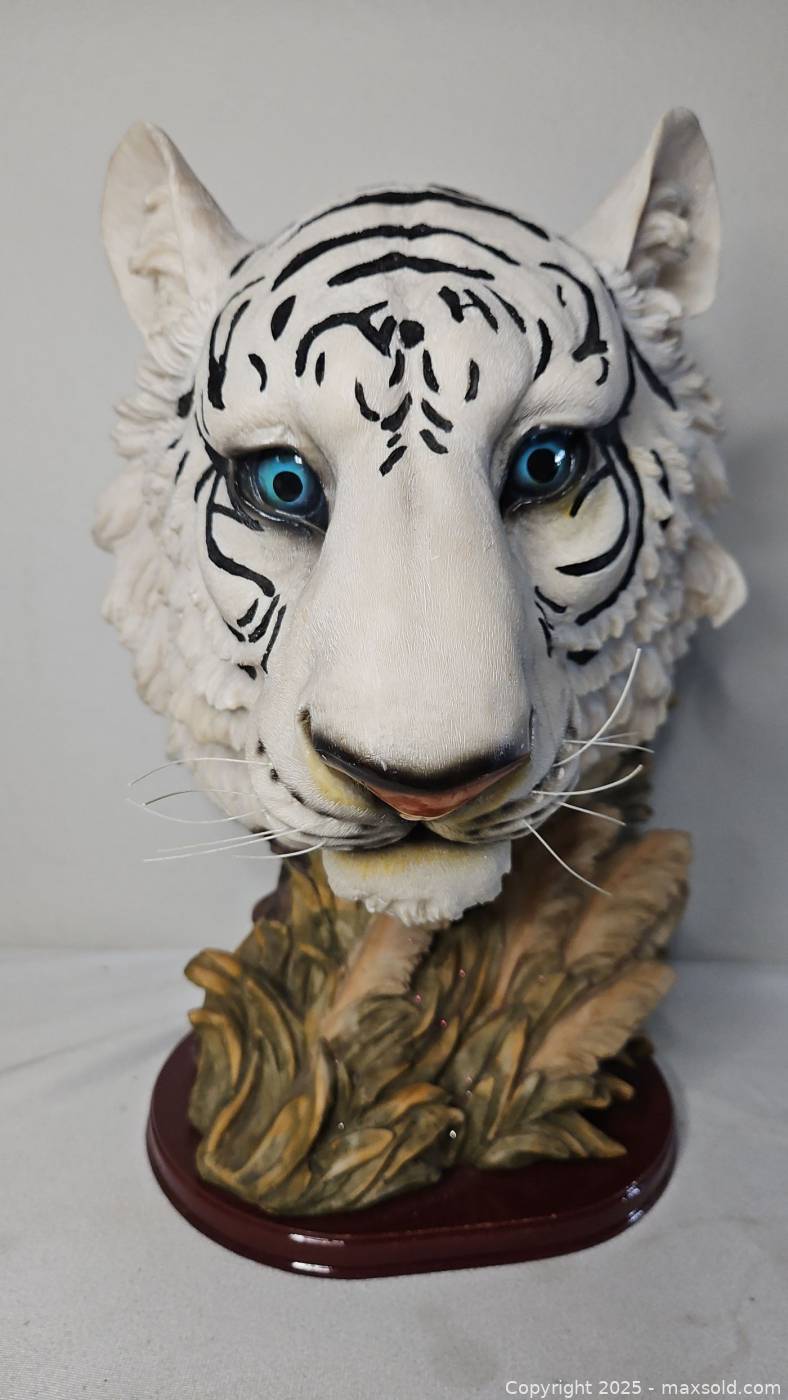 Hand painted white tiger head statue 15 in | Maxsold