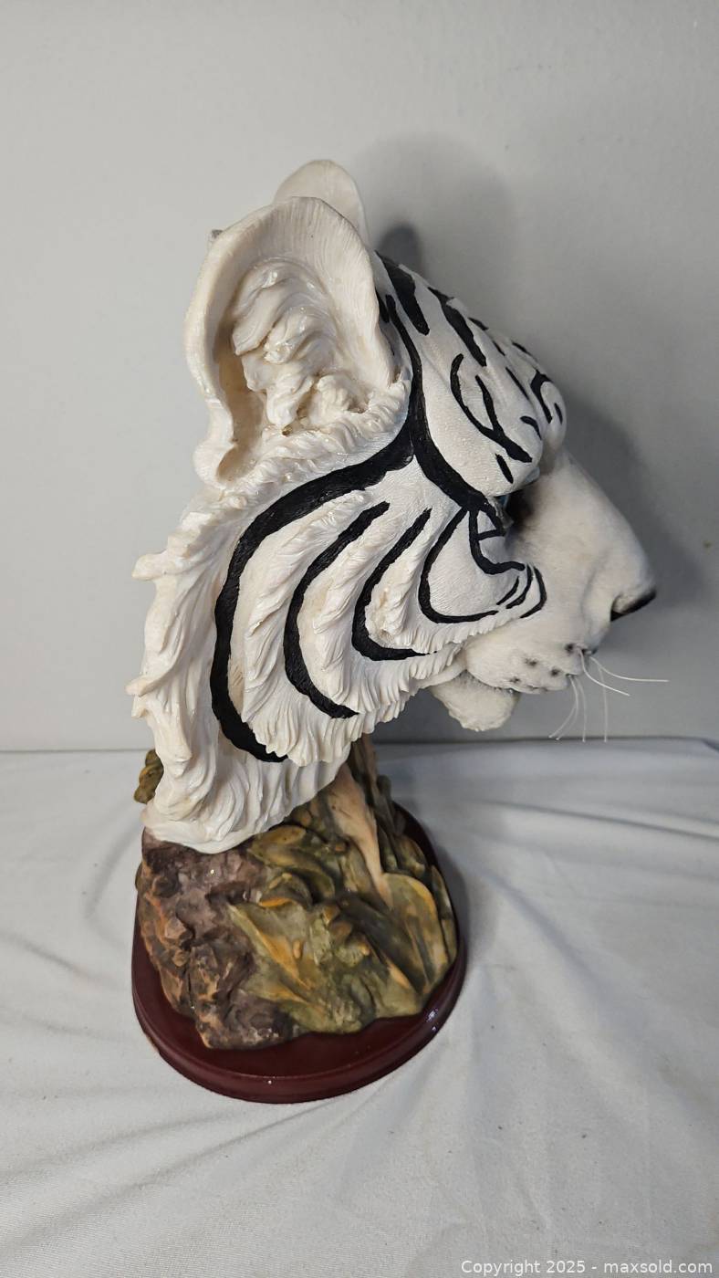 Hand painted white tiger head statue 15 in | Maxsold