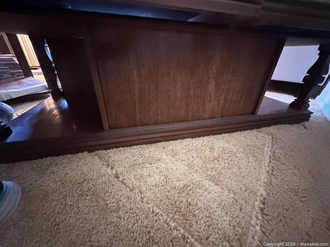Rectangular coffee table and two matching end tables | Maxsold