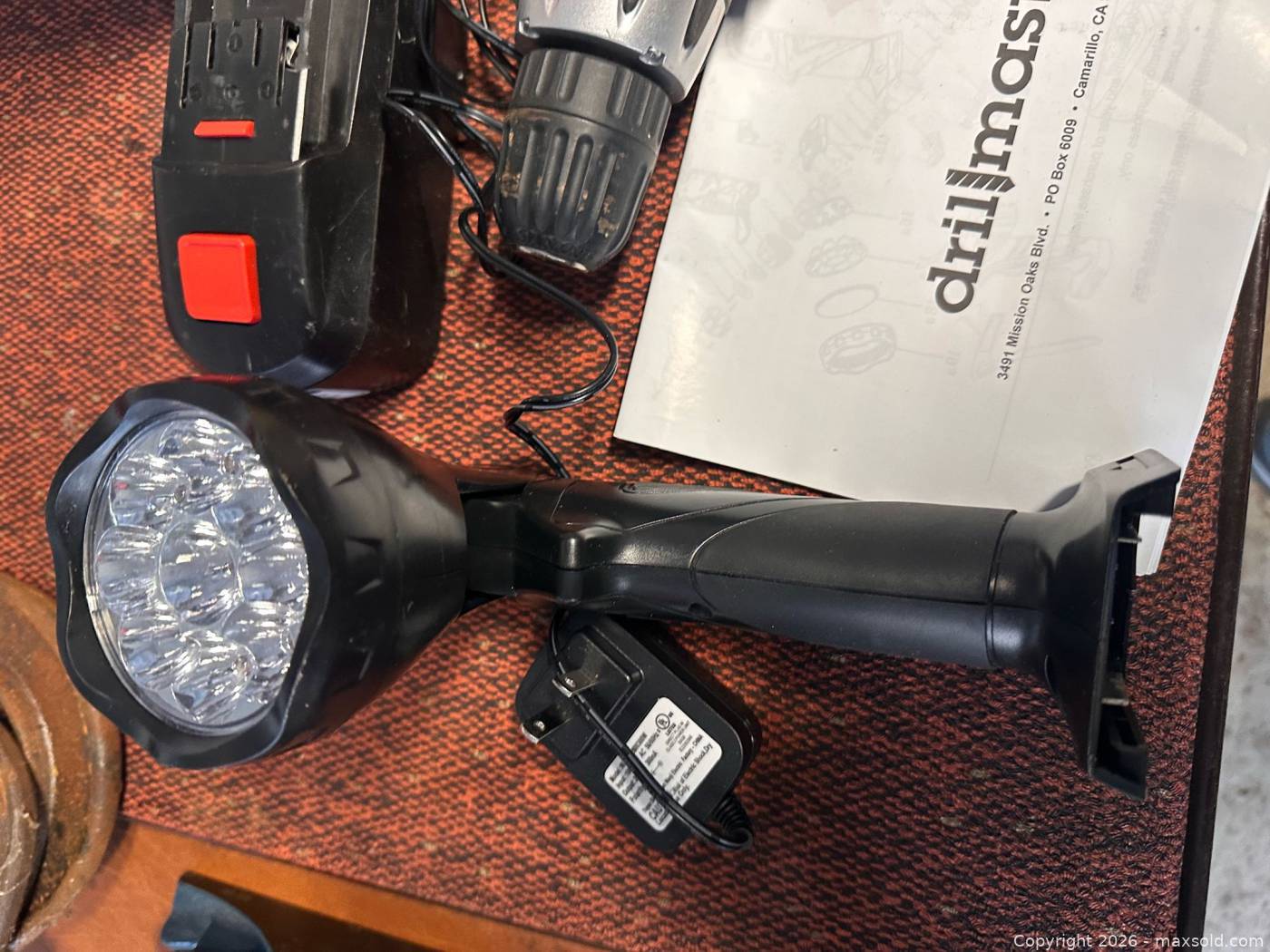 Cordless drill, flashlight, battery, wire brush set, sanding discs ...