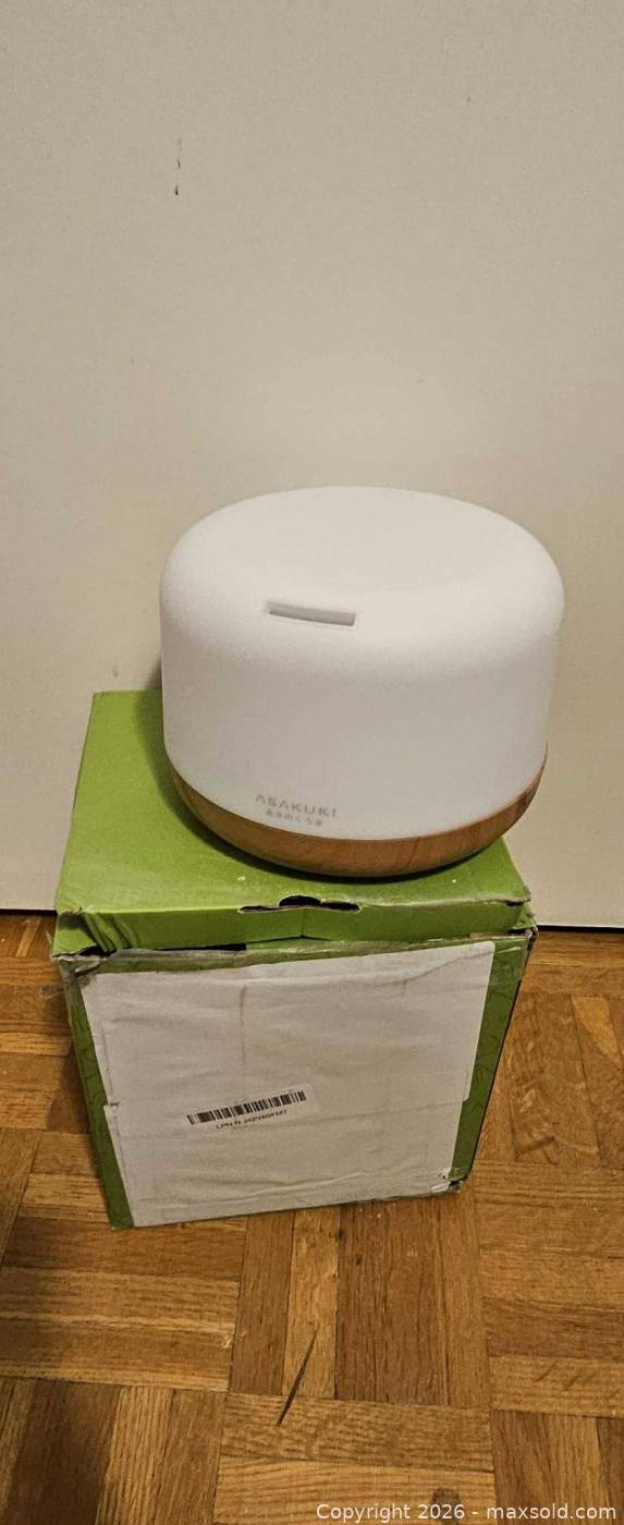 Essential oil diffuser humidifier white wood-look base | Maxsold