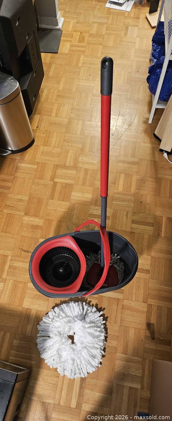 Vileda EasyWring spin mop bucket, handle, extra head | Maxsold
