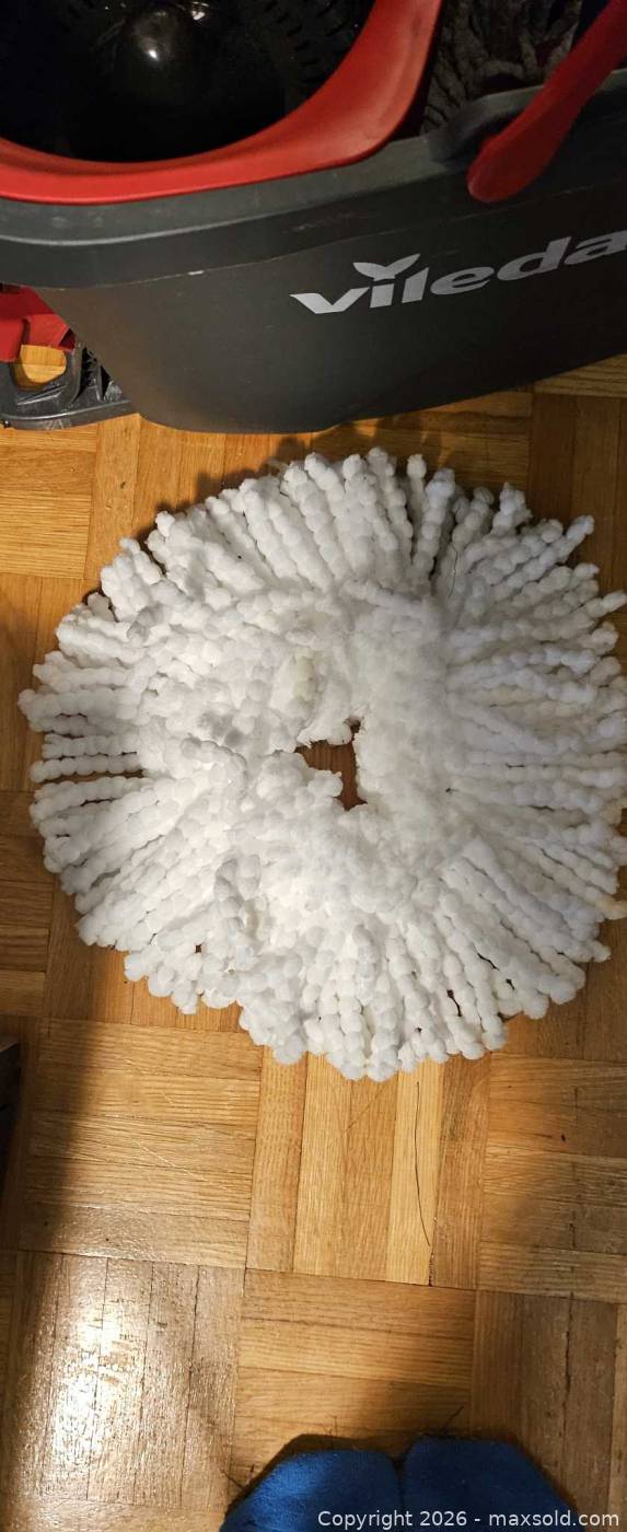 Vileda EasyWring spin mop bucket, handle, extra head | Maxsold