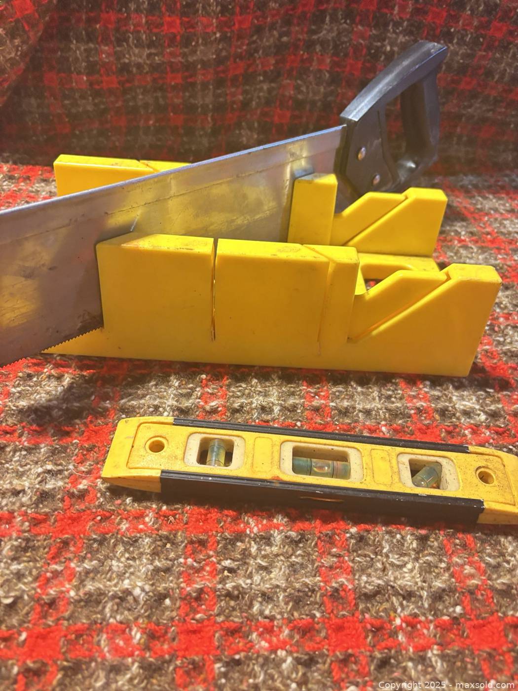 Great Neck BSB14 miter box, back saw, level | Maxsold