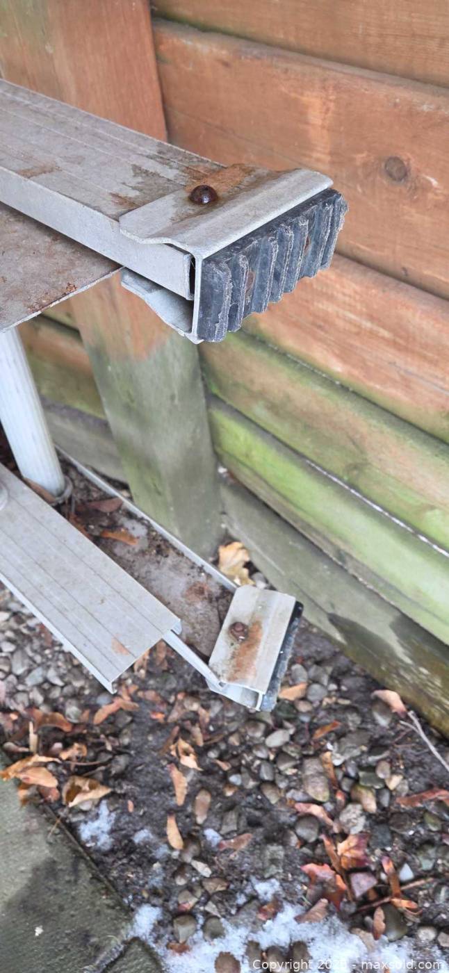 18-ft aluminum extension ladder | Maxsold