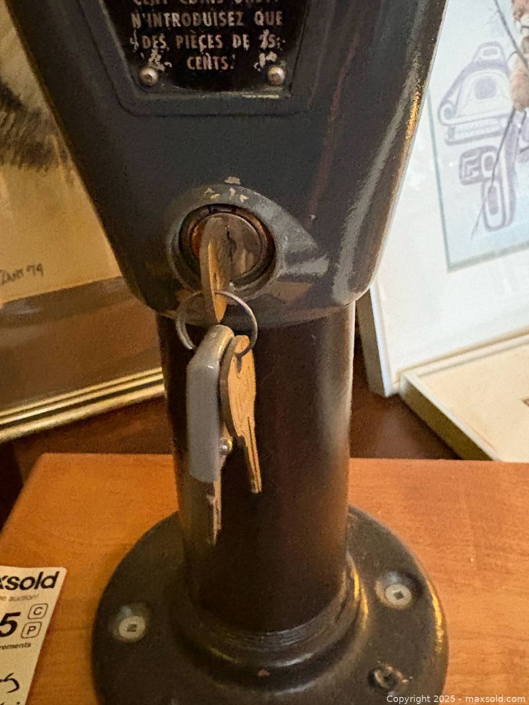 Duncan parking meter decor with keys | Maxsold