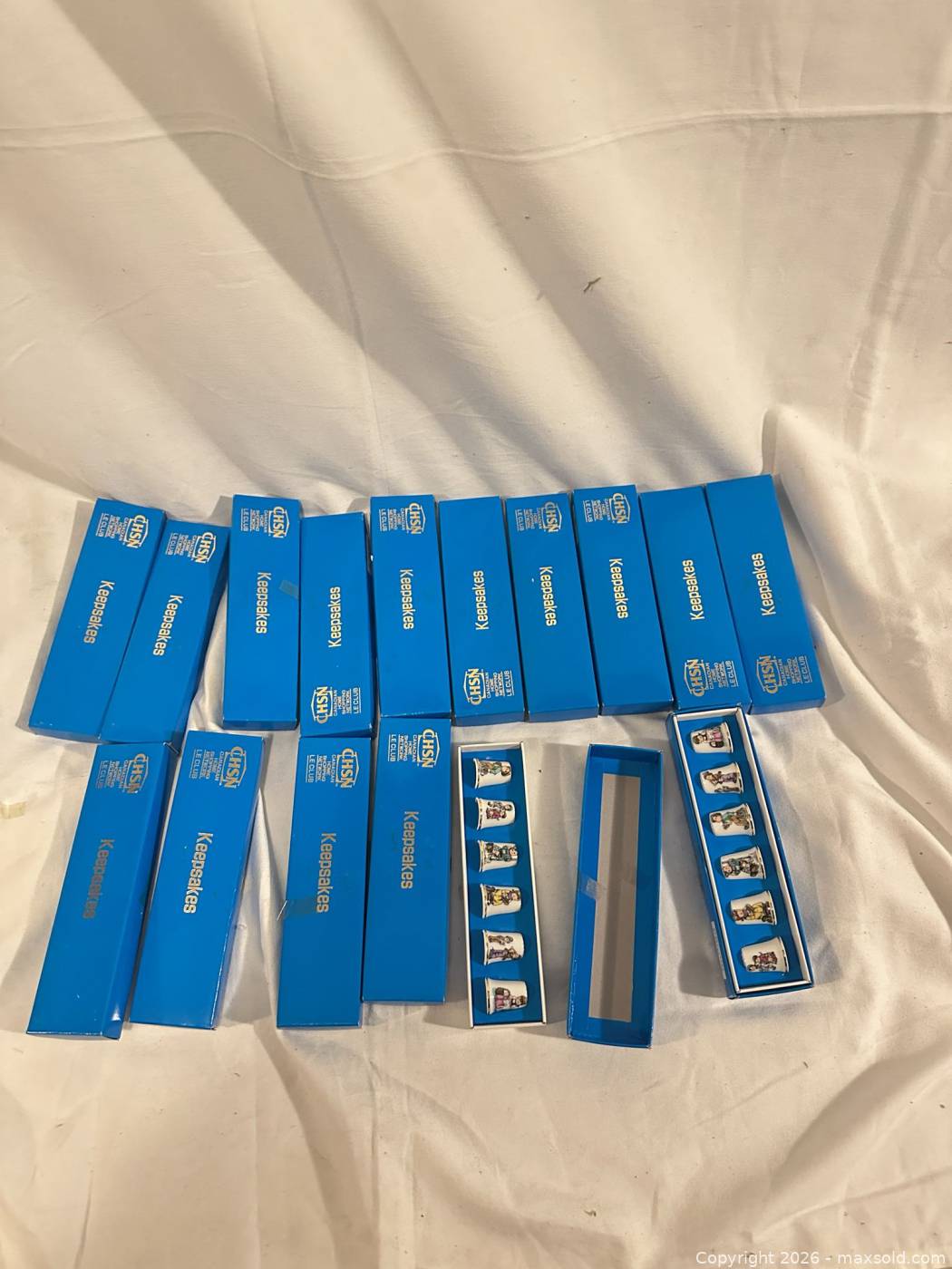 16 Finsbury China "Keepsakes" bear bone china thimbles | Maxsold