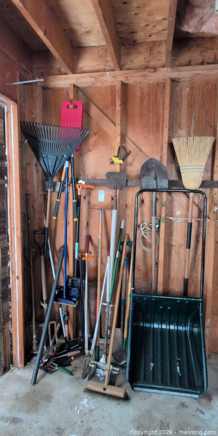 Garden and yard hand tools | Maxsold
