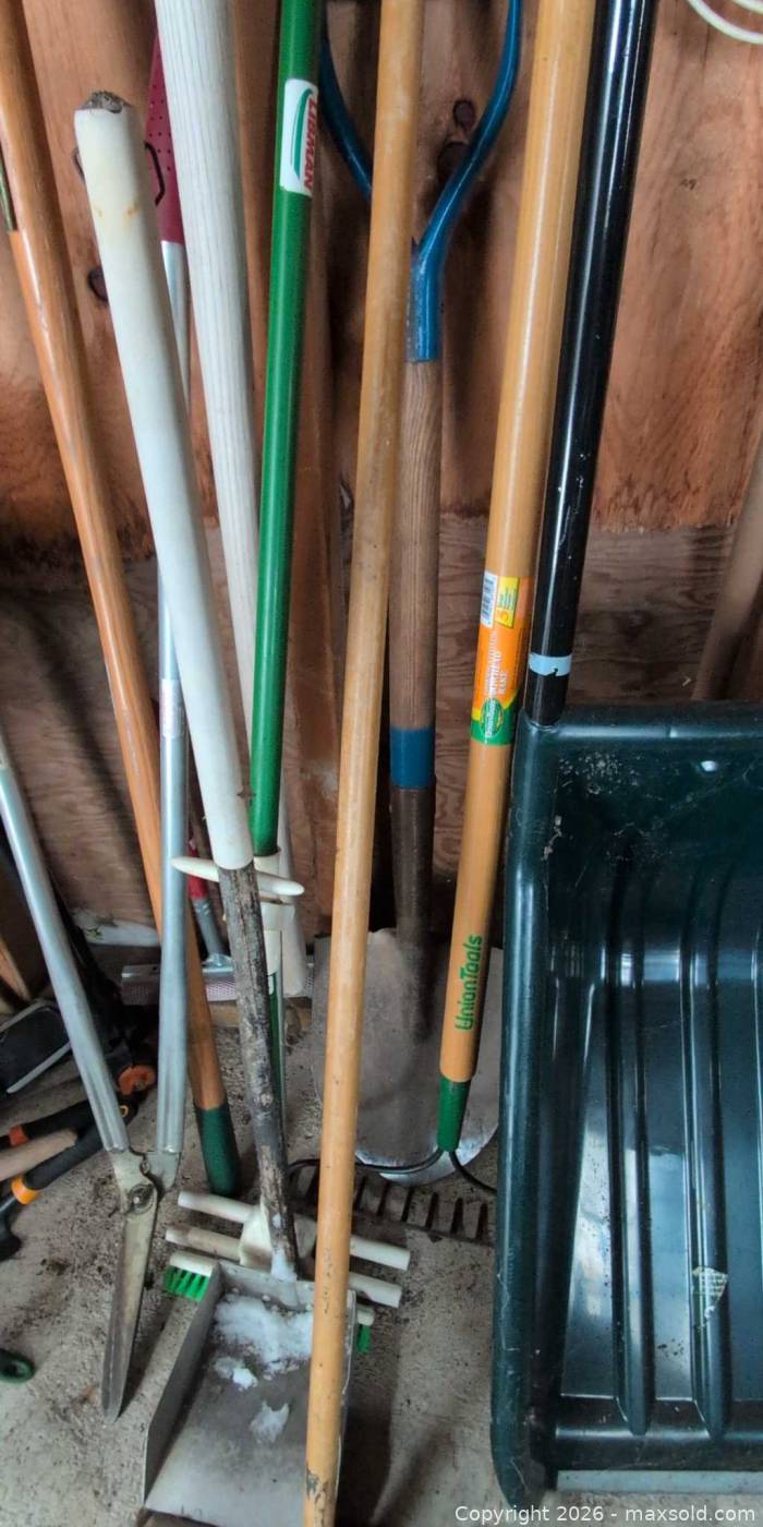 Garden and yard hand tools | Maxsold