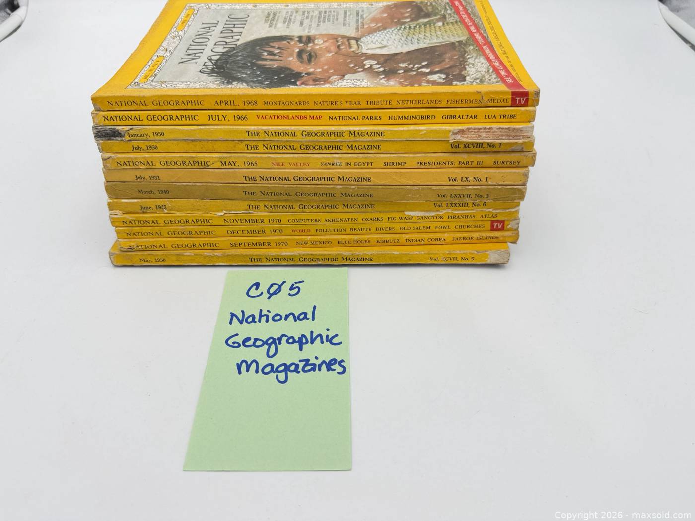12 National Geographic magazines 1931-1970 | Maxsold