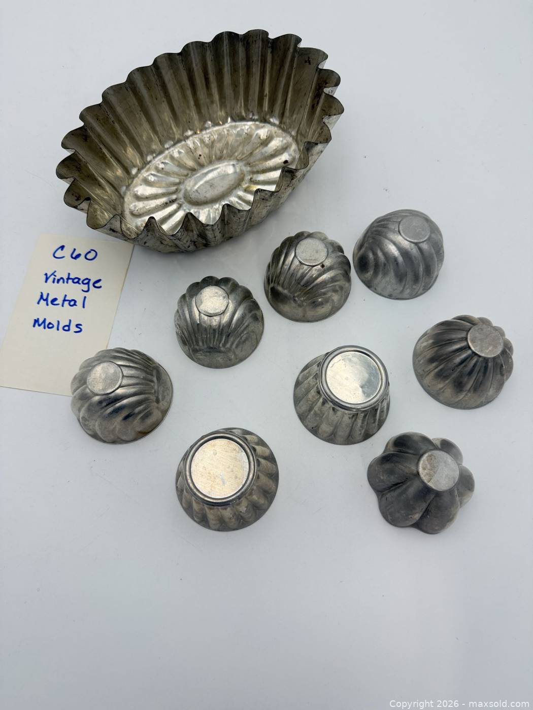 Vintage metal pastry and gelatin molds | Maxsold