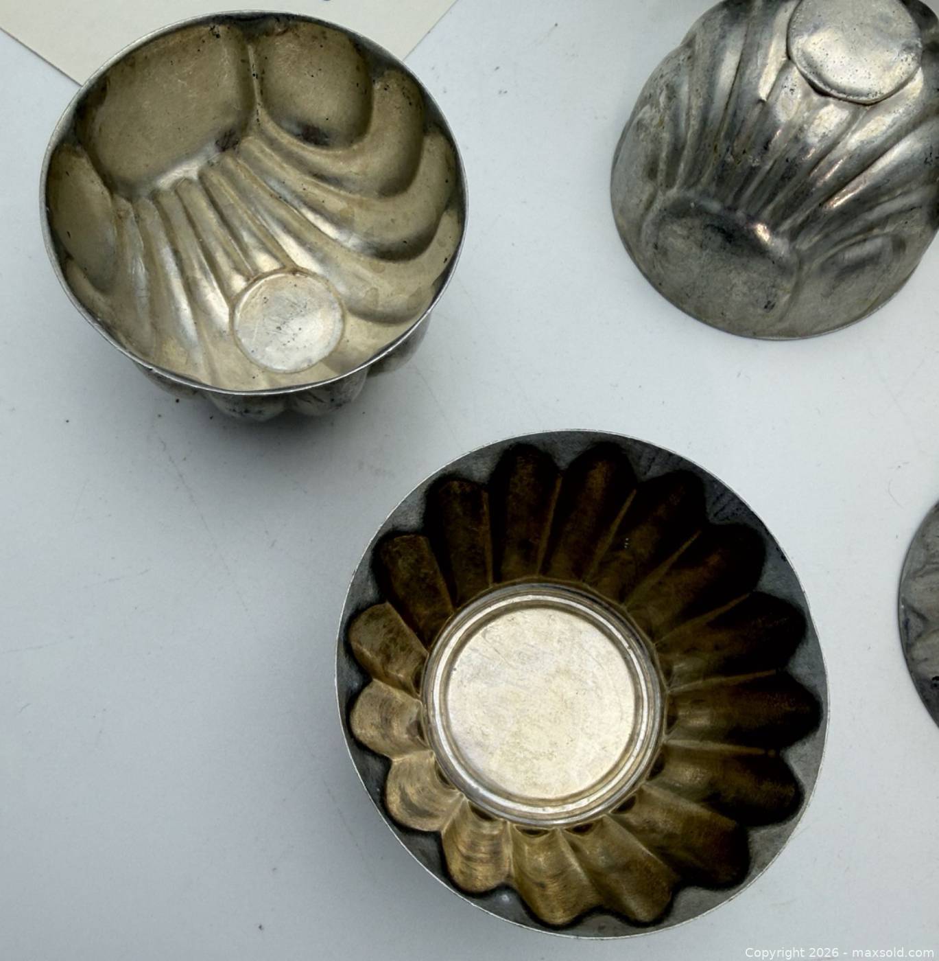 Vintage metal pastry and gelatin molds | Maxsold