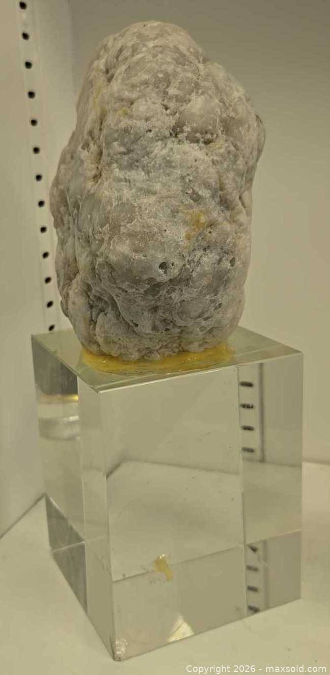 Raw selenite crystal, pyrite, quartz geode | Maxsold