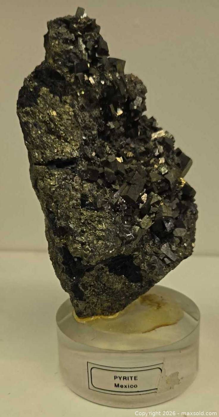 Raw selenite crystal, pyrite, quartz geode | Maxsold