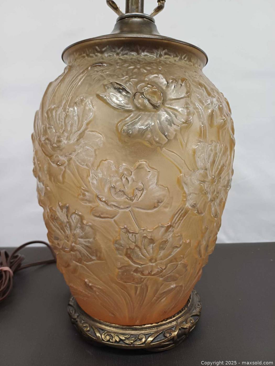 Vintage Consolidated Glass Floral Table Lamp | Maxsold