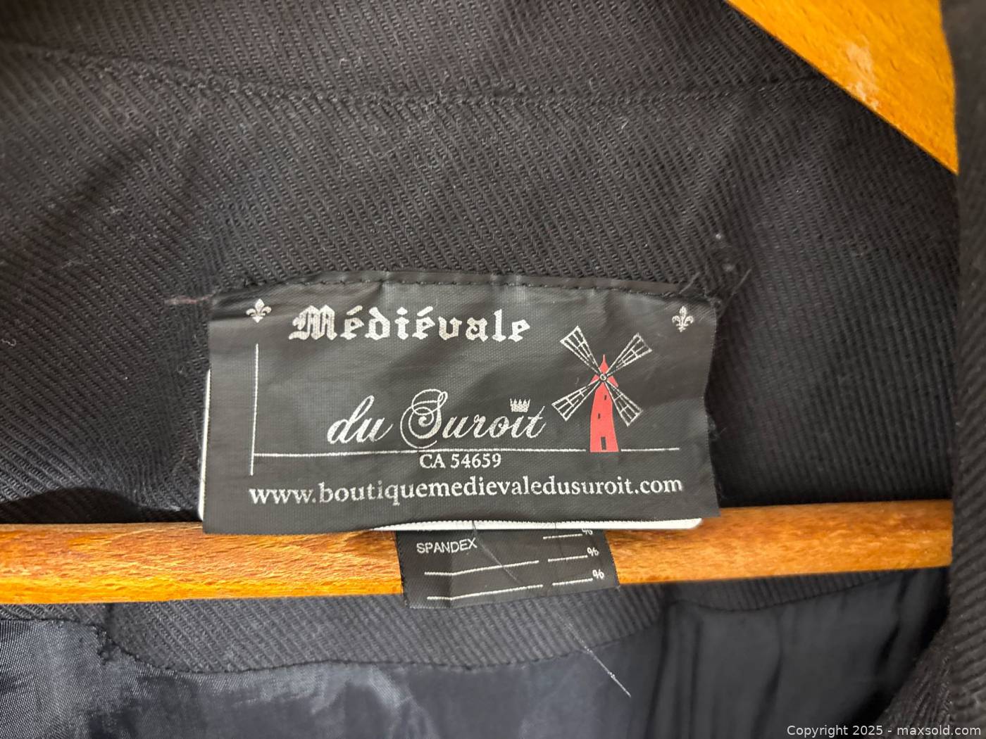 Médiévale du Suroît Gothic Costume Jacket Size 38 | Maxsold