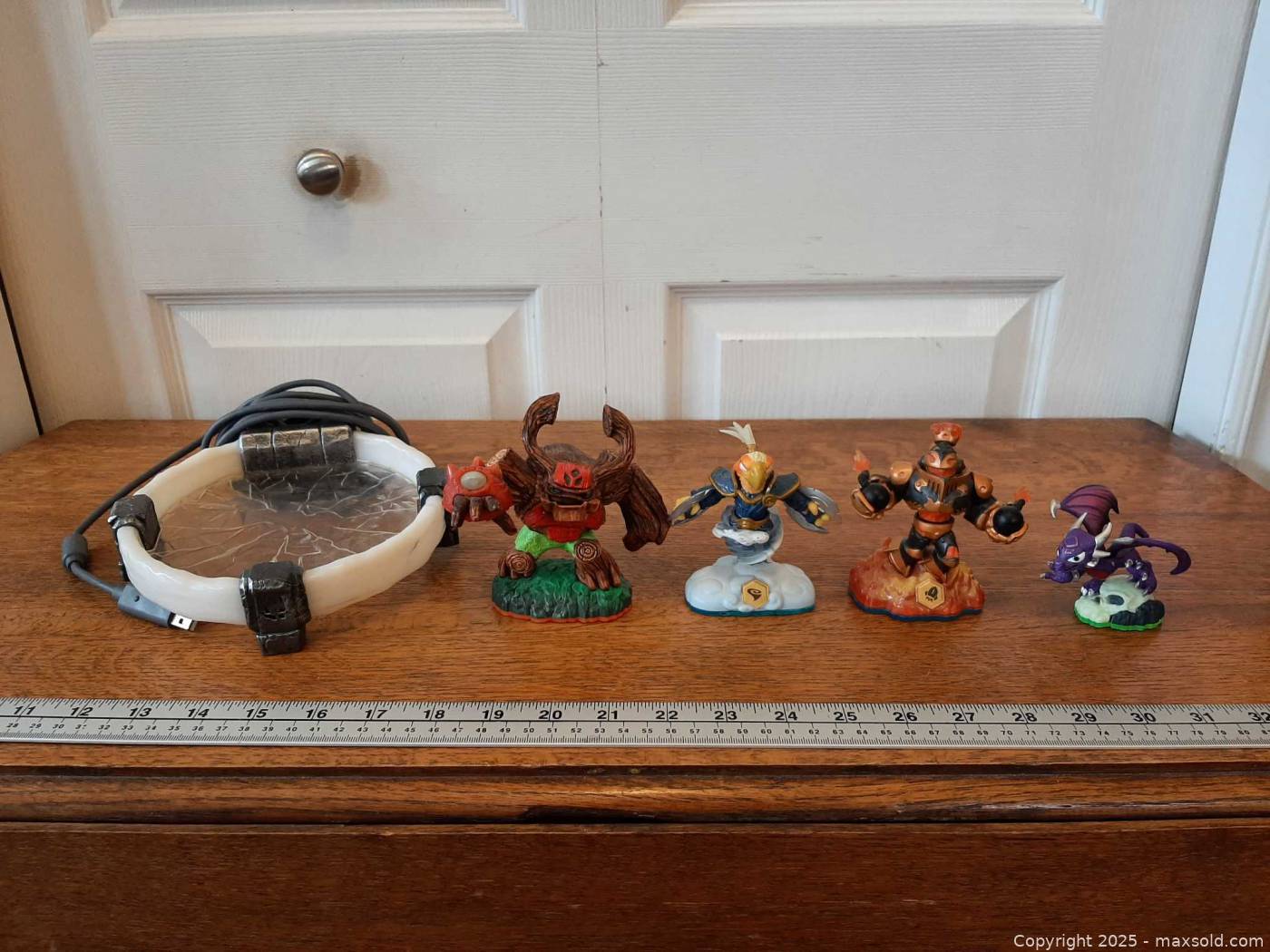 Skylanders Giants figures and Portal of Power | Maxsold