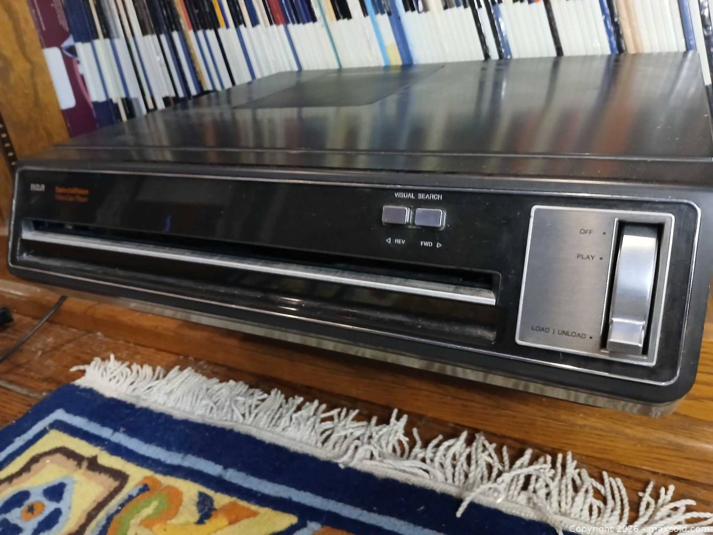 RCA SelectaVision SGT 075 VideoDisc player with approx 120 CED movie ...