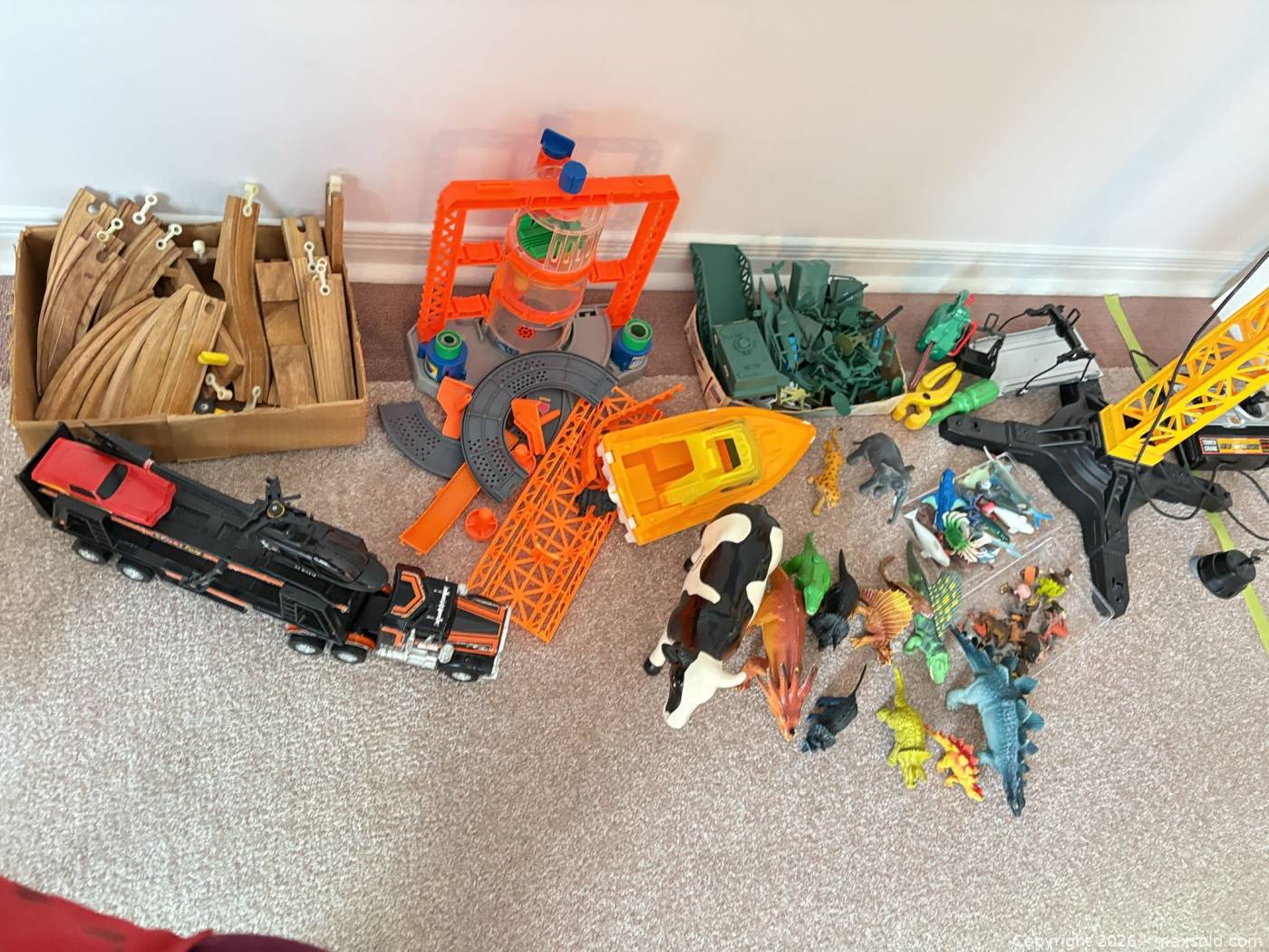 Children's toy lot with crane, tracks, vehicles & figures | Maxsold
