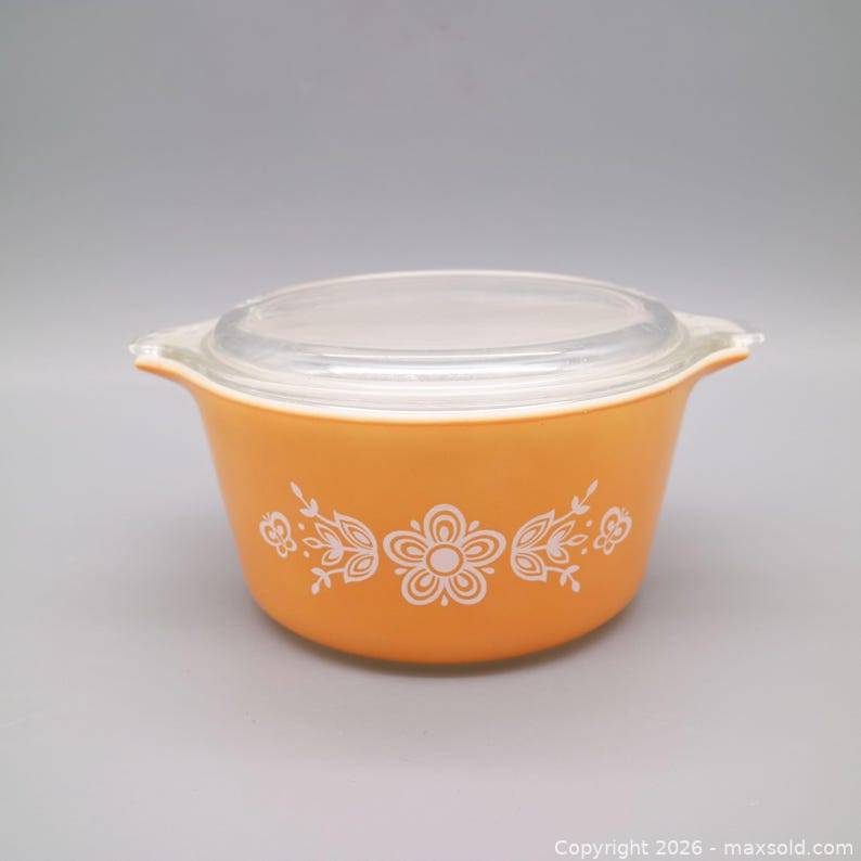 Vintage Pyrex Butterfly Gold 1 L casserole 473-B with lid | Maxsold
