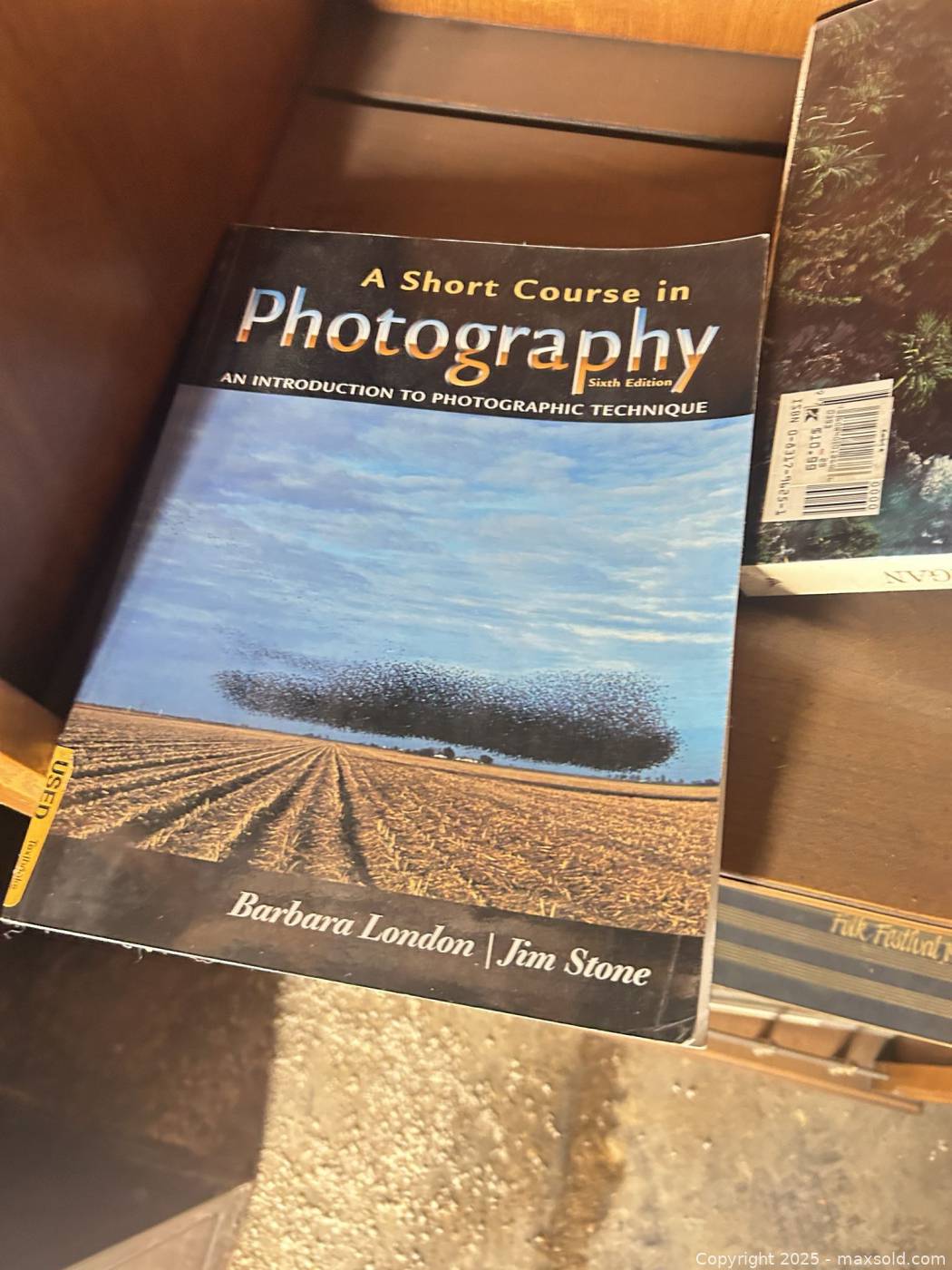 Large-format coffee-table books & manuals | Maxsold
