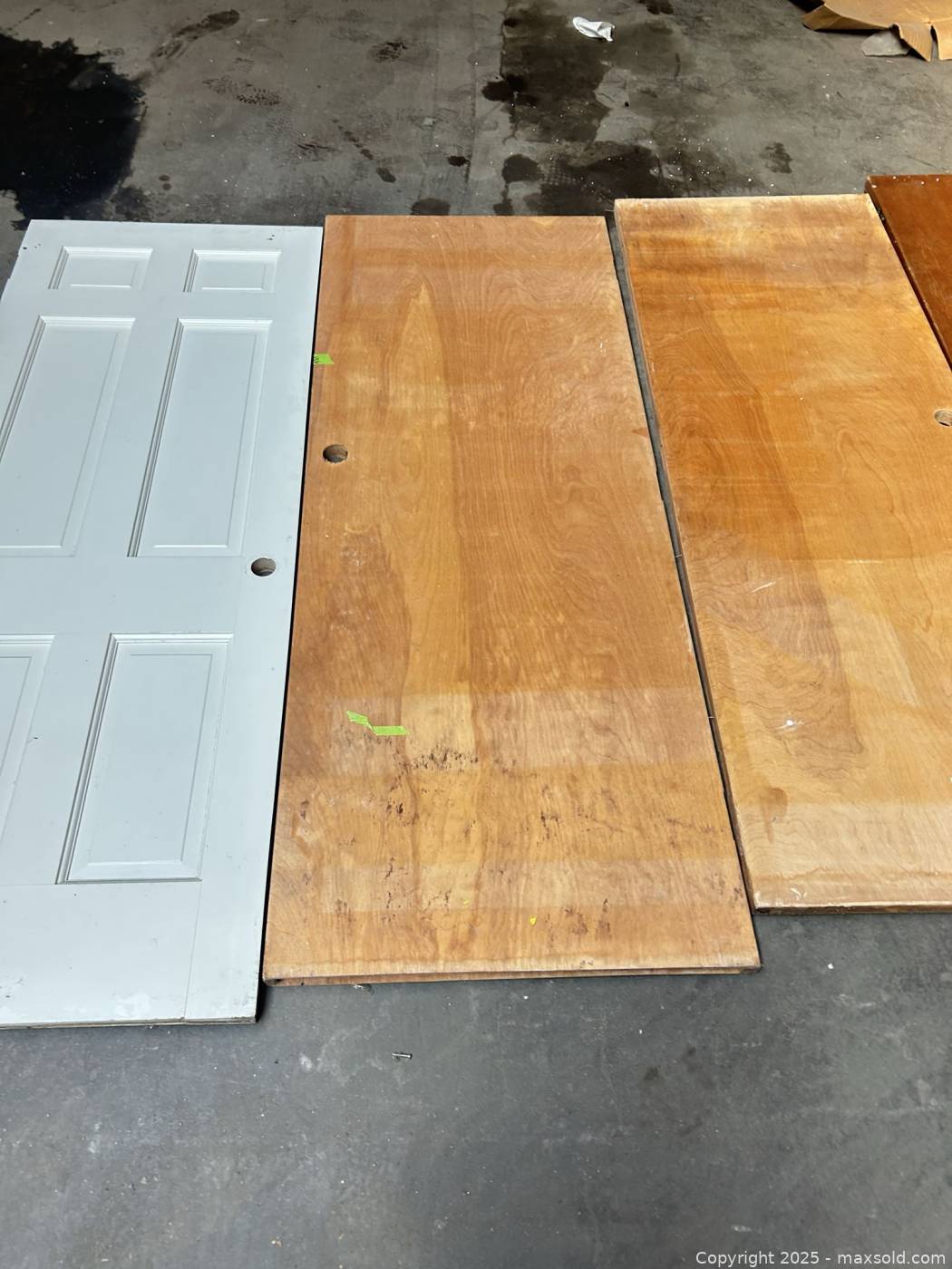 4 Interior Door Slabs Assorted Finishes | Maxsold