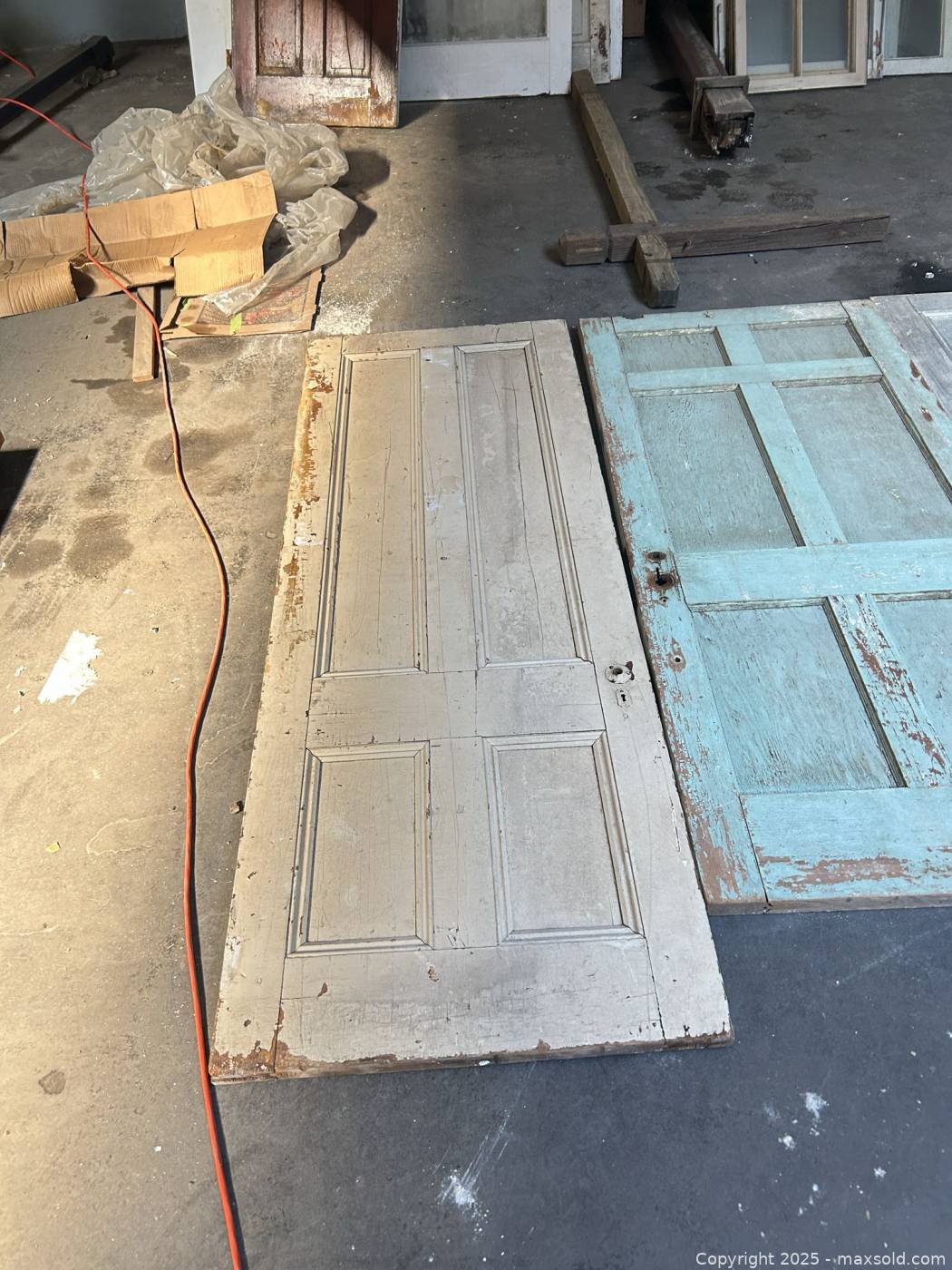 Set of 4 solid wood interior panel doors | Maxsold