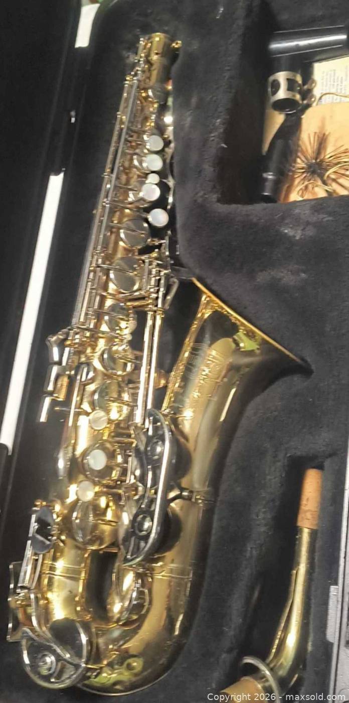 Selmer Bundy II alto saxophone with case | Maxsold