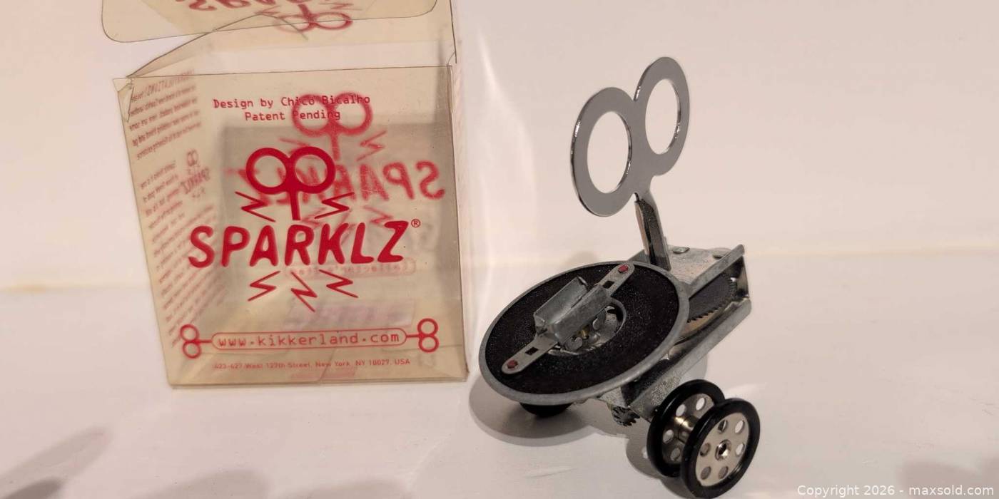 Kikkerland Sparklz wind-up novelty toy with original box | Maxsold