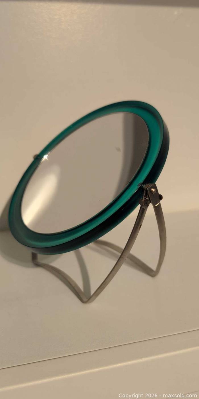 Round Tabletop Mirror and Oval Wall Mirror | Maxsold