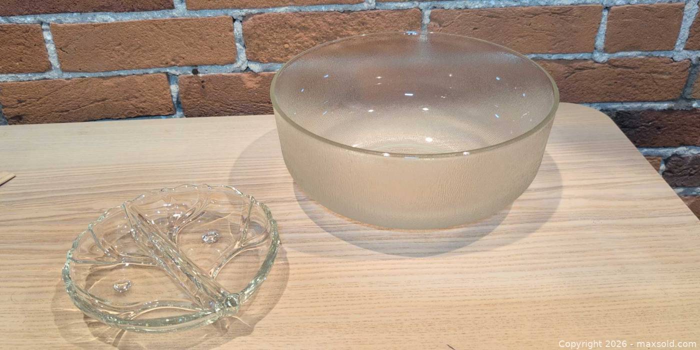 Two-piece frosted bowl & clear divided dish | Maxsold
