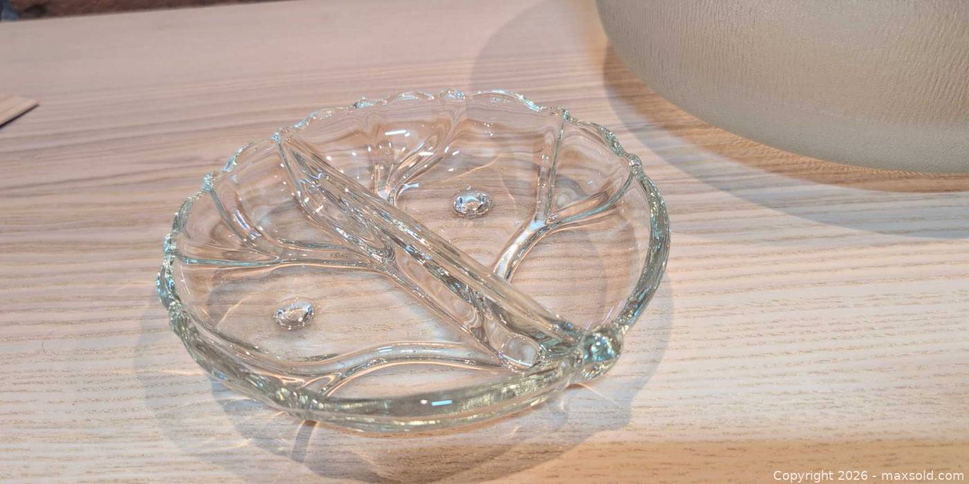 Two-piece frosted bowl & clear divided dish | Maxsold