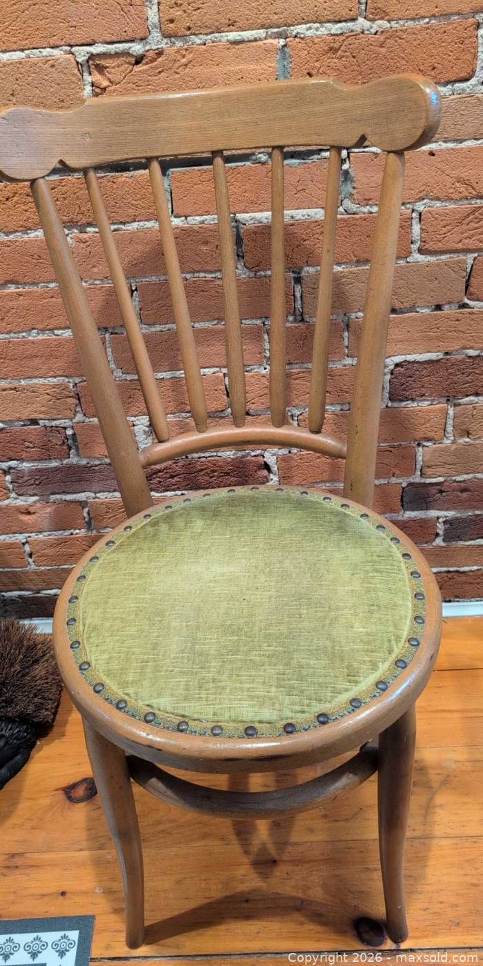 Vintage bentwood spindle-back accent chair | Maxsold