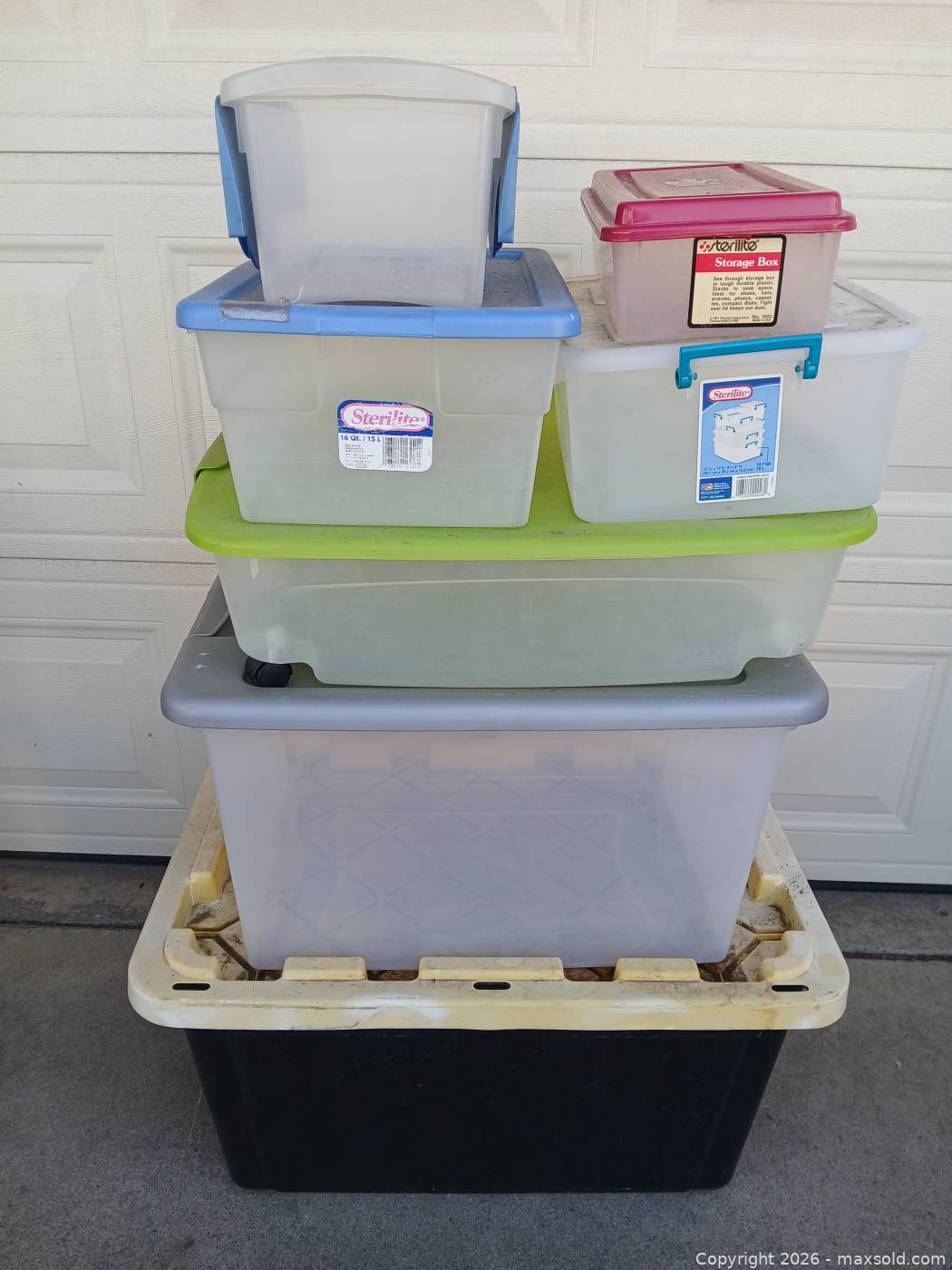 7 plastic storage containers | Maxsold