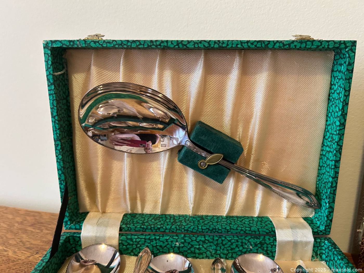 Silver-plated spoon sets and serving pieces | Maxsold
