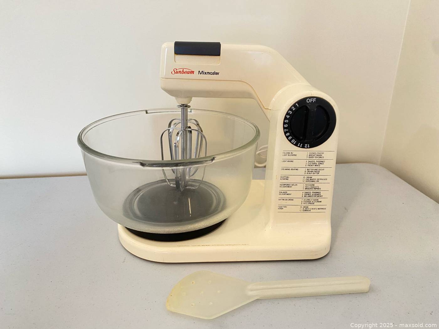 Sunbeam Mixmaster stand mixer with bowl | Maxsold