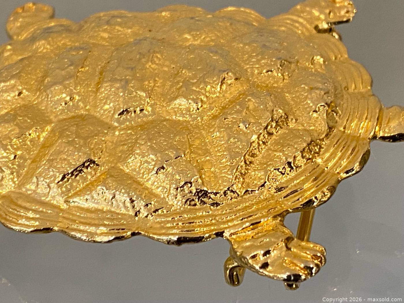 Vintage Mimi Di N gold-tone turtle belt buckle | Maxsold