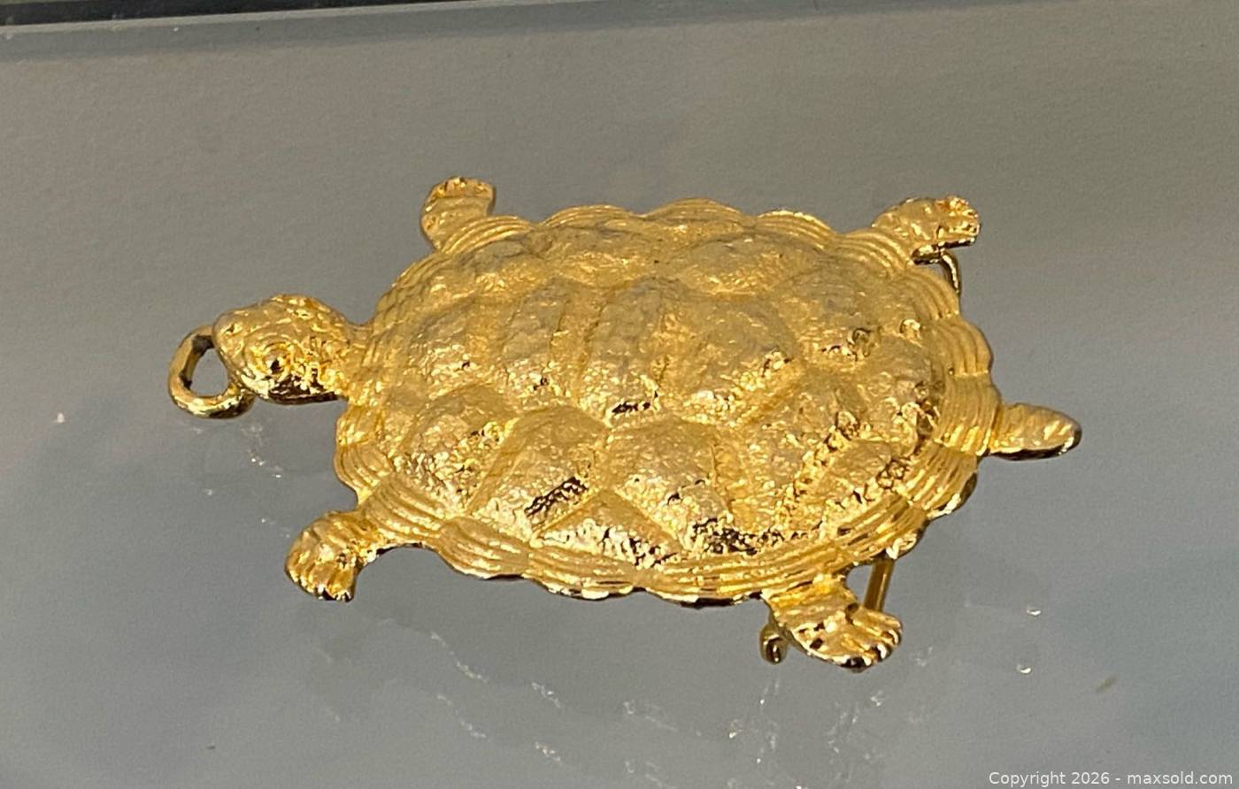 Vintage Mimi Di N gold-tone turtle belt buckle | Maxsold
