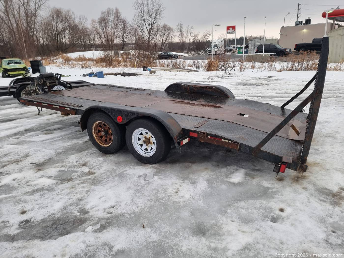 16 ft dual-axle float trailer with winch | Maxsold