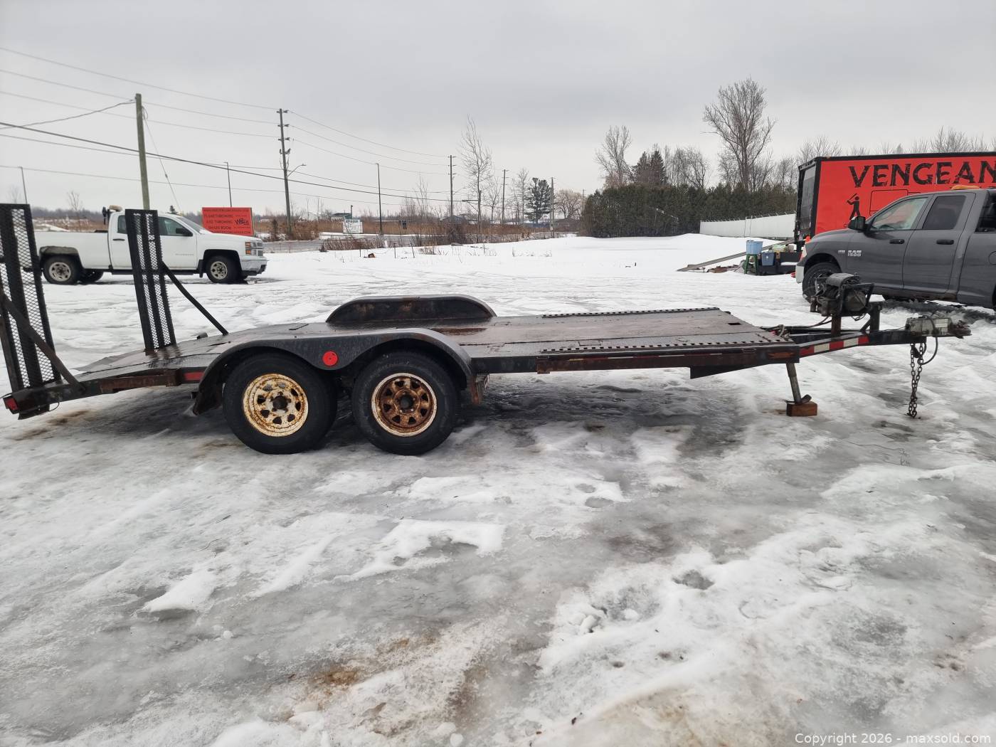 16 ft dual-axle float trailer with winch | Maxsold